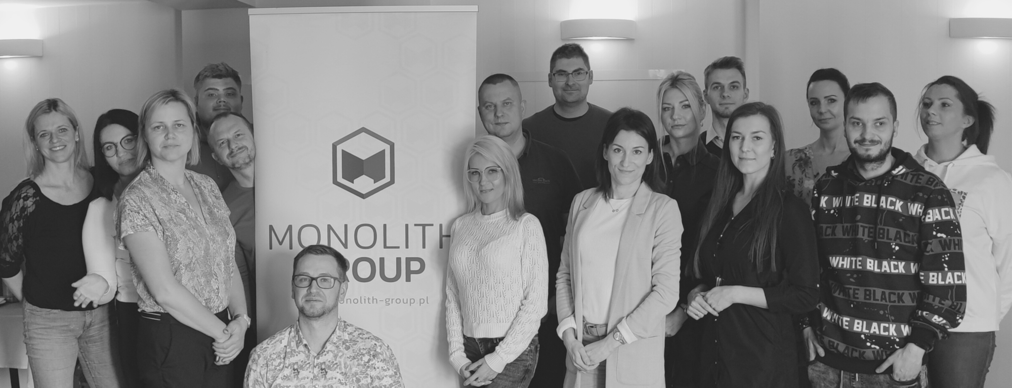 O nas - Monolith Group